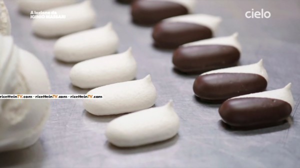 A lezione da Iginio Massari | Ricetta meringa | Dosi e segreti